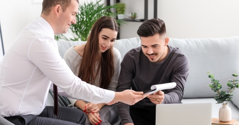 מדריך למציאת סוכן ביטוח מקצועי שידאג לאינטרסים שלכם